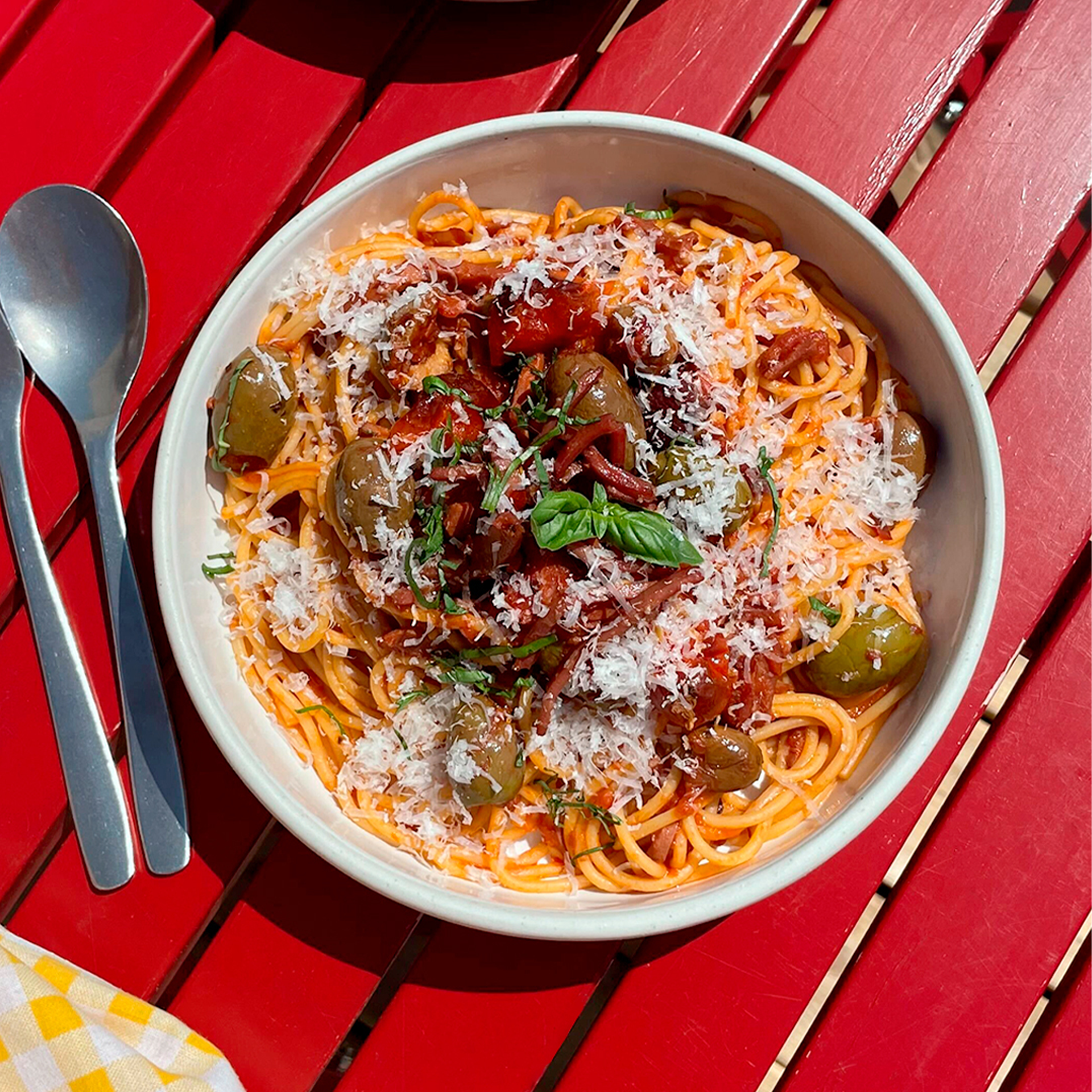 Tomato and bologna pasta - Gaspésien